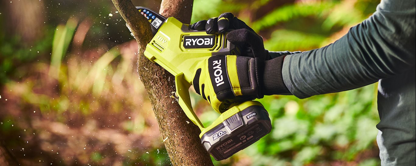 Leilinde snoeien met kettingzaag: tips en handleiding | RYOBI
